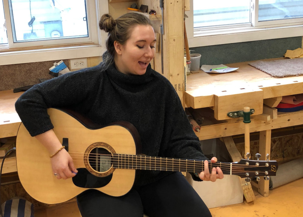 Blackwood-Player-Jessica-Pearson | Blackwood Guitar Company